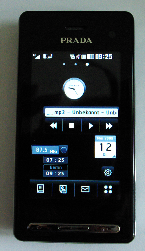Test: LGs Designerhandy New Prada Phone mit Bluetooth-Uhr - Golem.de