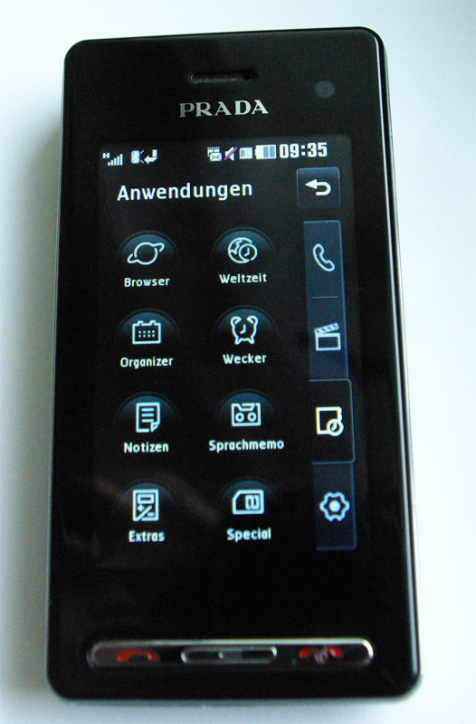 Test: LGs Designerhandy New Prada Phone mit Bluetooth-Uhr - Golem.de