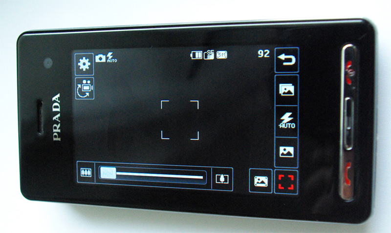 Test: LGs Designerhandy New Prada Phone mit Bluetooth-Uhr - Golem.de