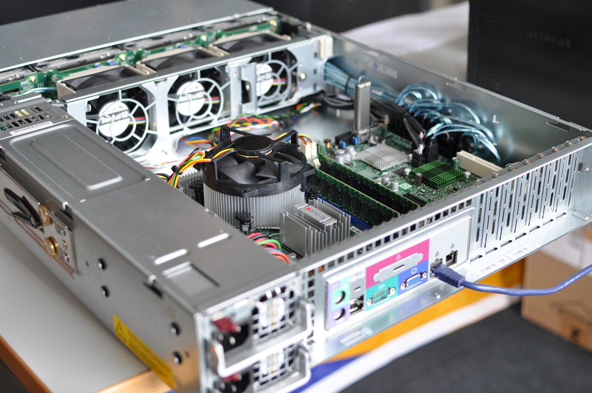 Netgears ReadyNAS mit 24 TByte - Golem.de