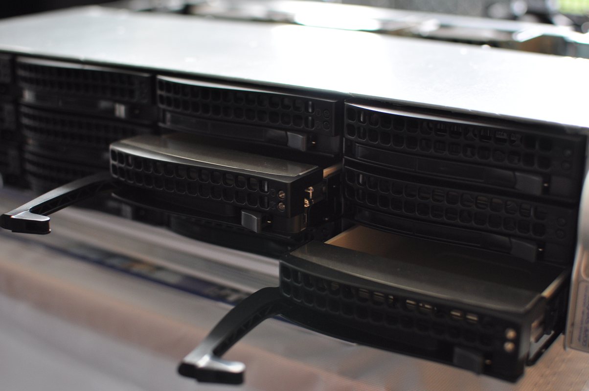 Netgears ReadyNAS mit 24 TByte - Golem.de