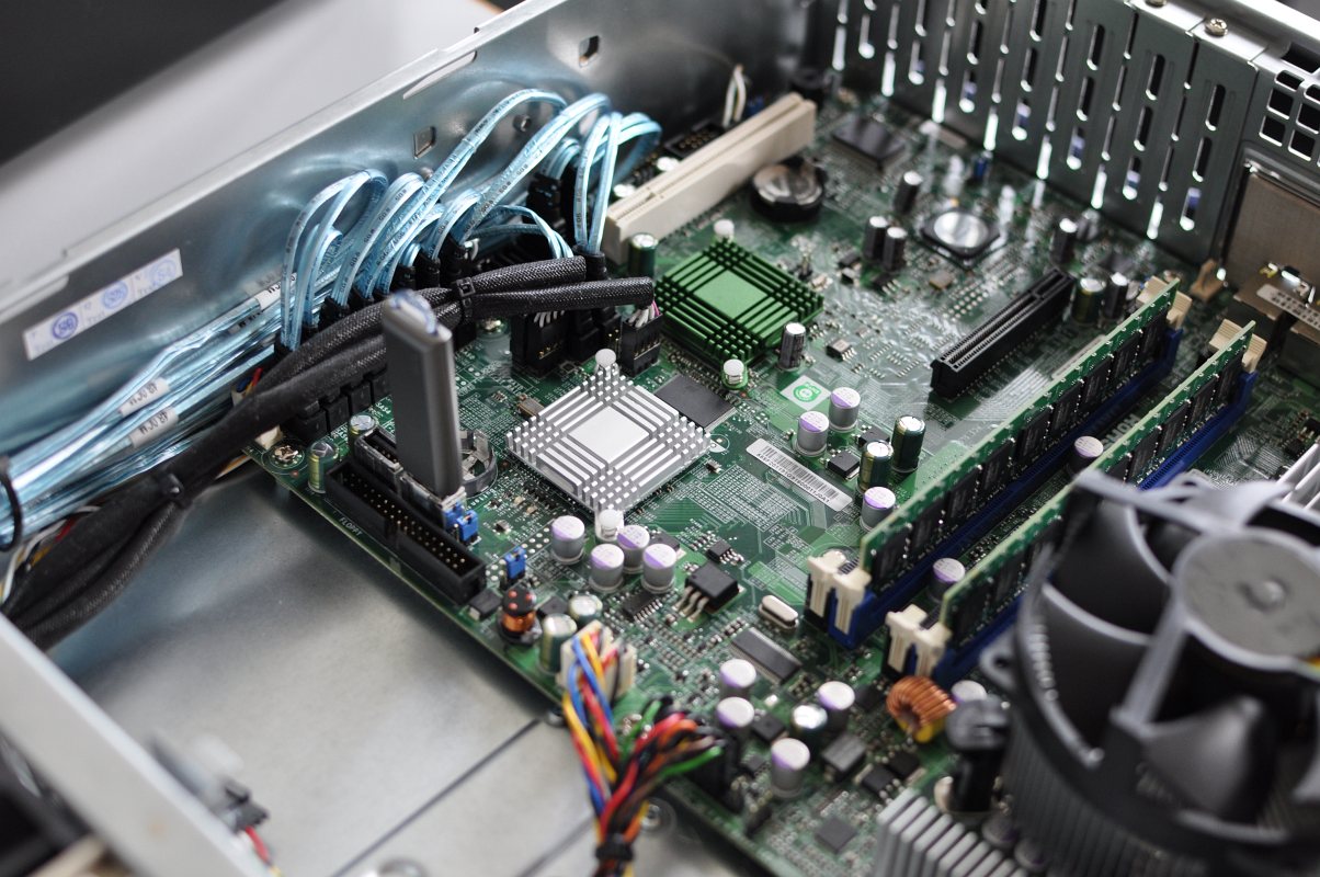 Netgears ReadyNAS mit 24 TByte - Golem.de