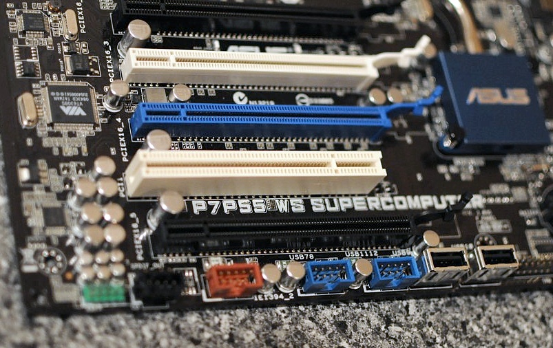 Asus zeigt Core-i5-Mainboard mit fünf PEG-Slots - Golem.de