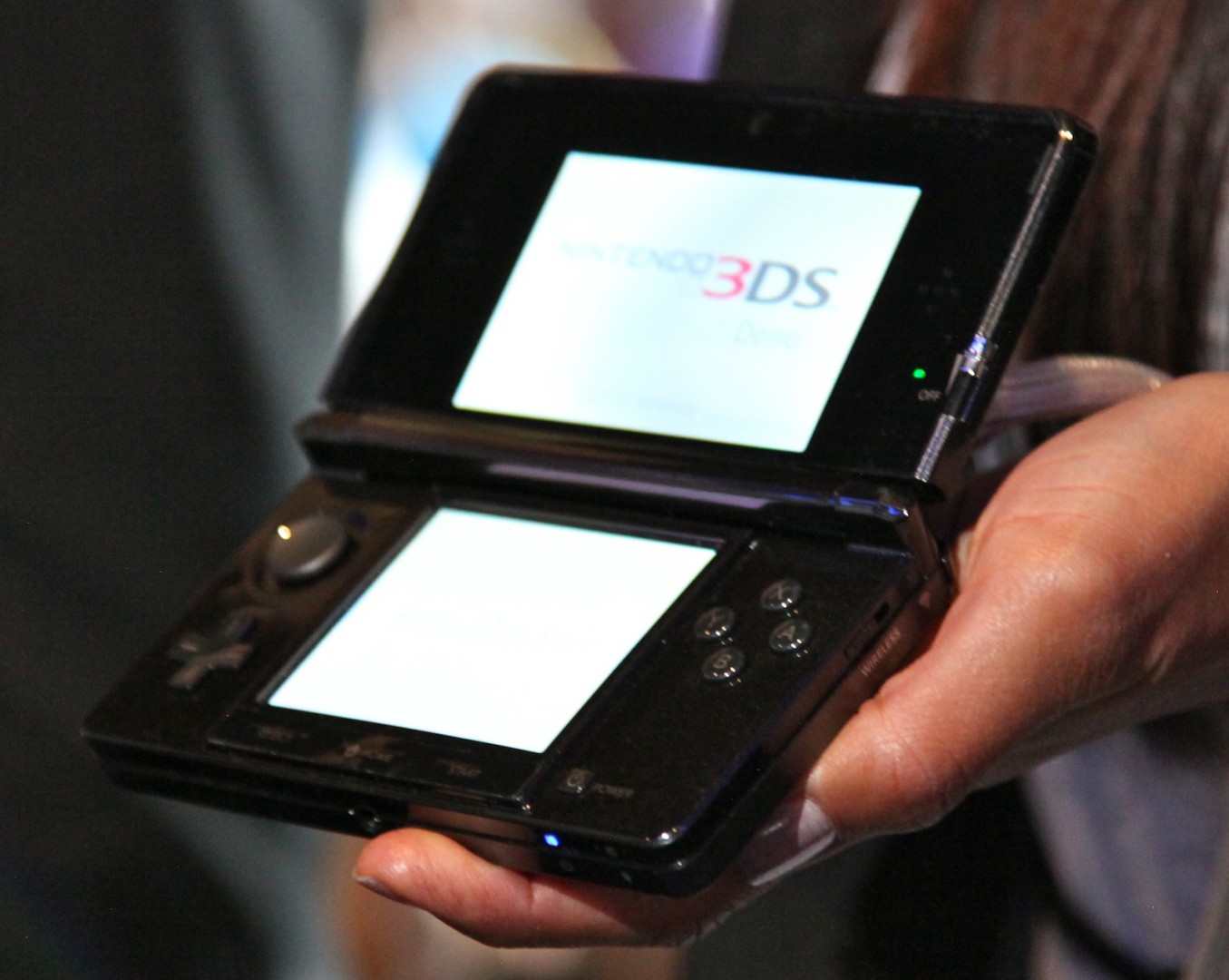 Nintendo 3DS ausprobiert: Räumliche Tiefe für unterwegs - Golem.de