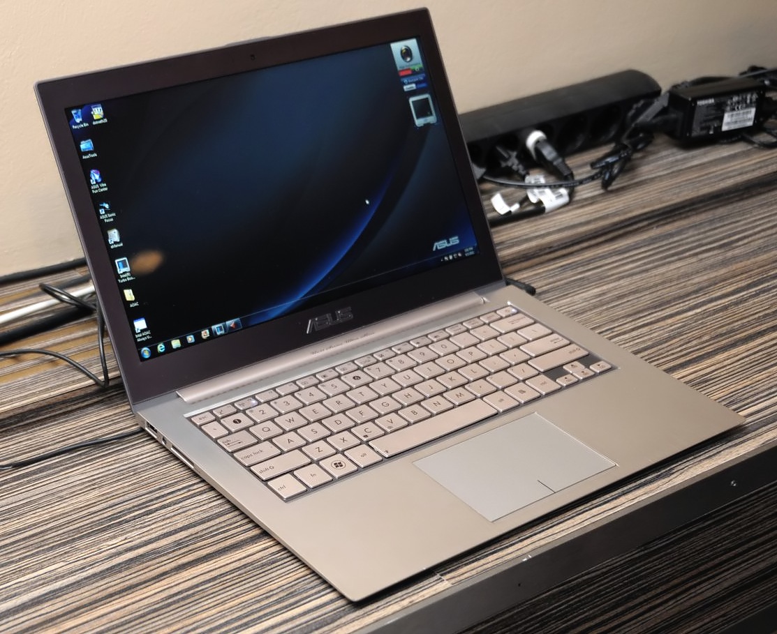 Asus UX: Das erste Ultrabook kommt am 11. Oktober - Golem.de