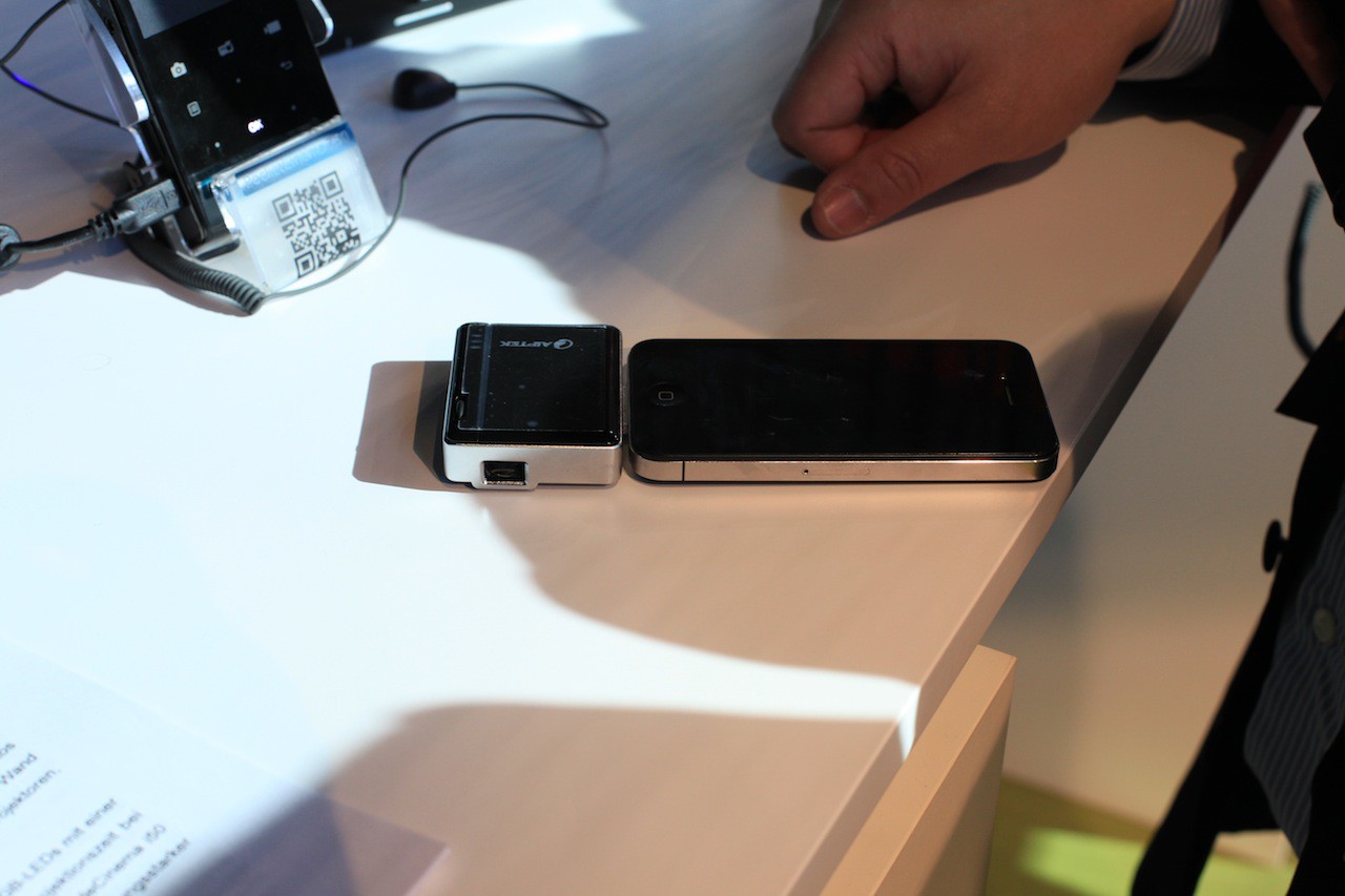 iPhone als Beamer: Aiptek zeigt Mobilecinema i50 und i20 - Golem.de
