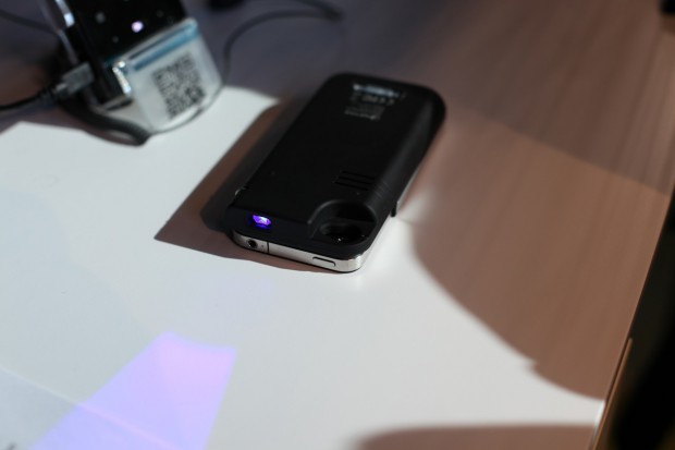 iPhone als Beamer: Aiptek zeigt Mobilecinema i50 und i20 - Golem.de