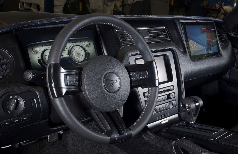 Project Detroit: Microsoft und West Coast Customs pimpen Ford Mustang ...