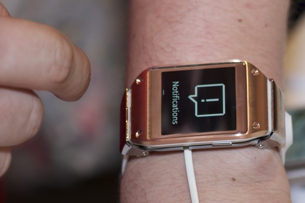 Samsung Galaxy Gear im Hands On: Telefonieren wie bei Knight Rider ...