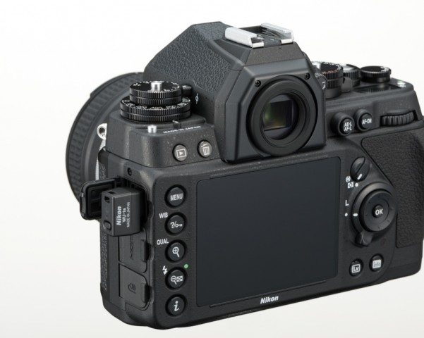 Nikon Df: Kleinbildsensor in kompakter Packung - Golem.de