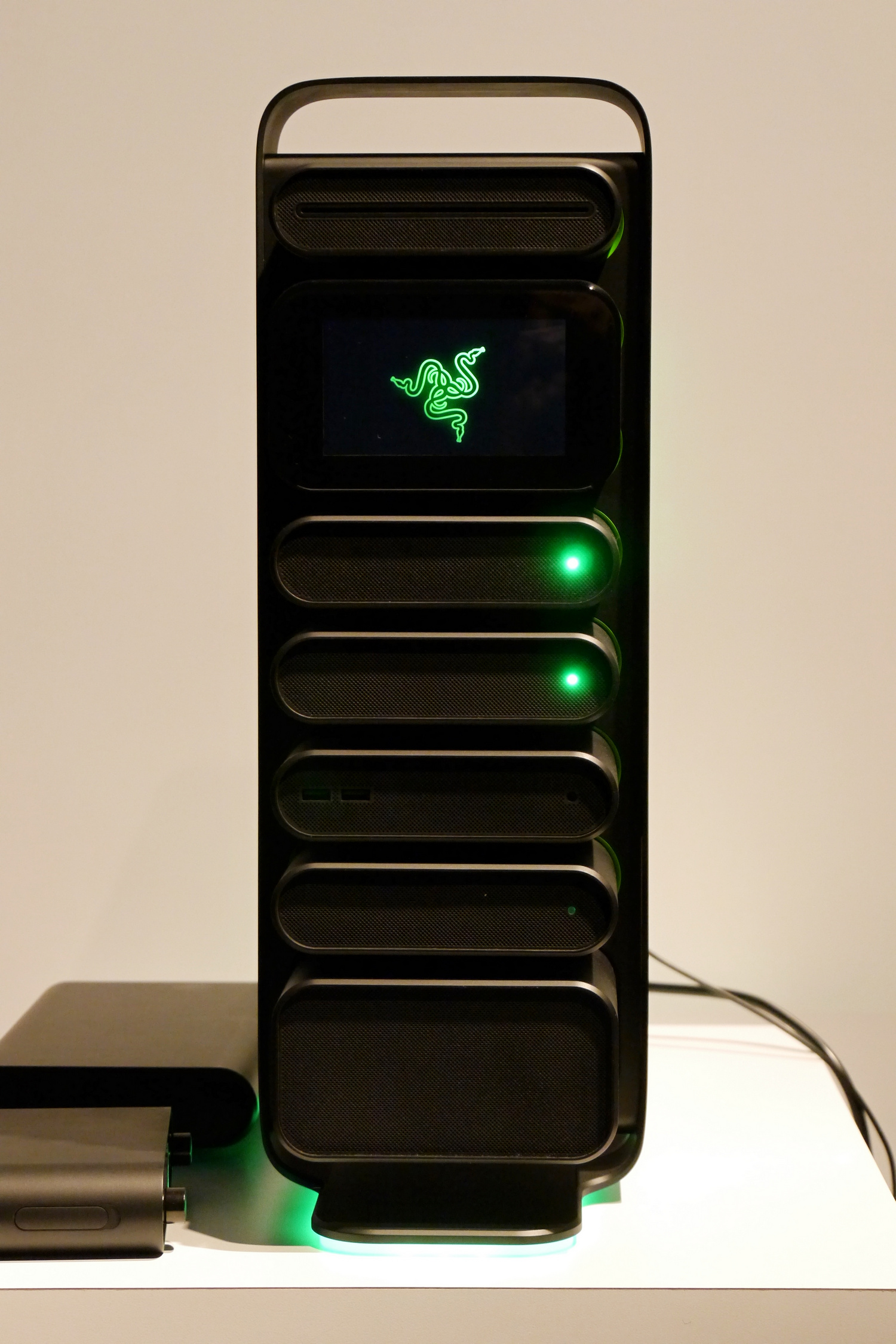 Razer Project Christine: Mineralöl, modular und mächtig ambitioniert ...