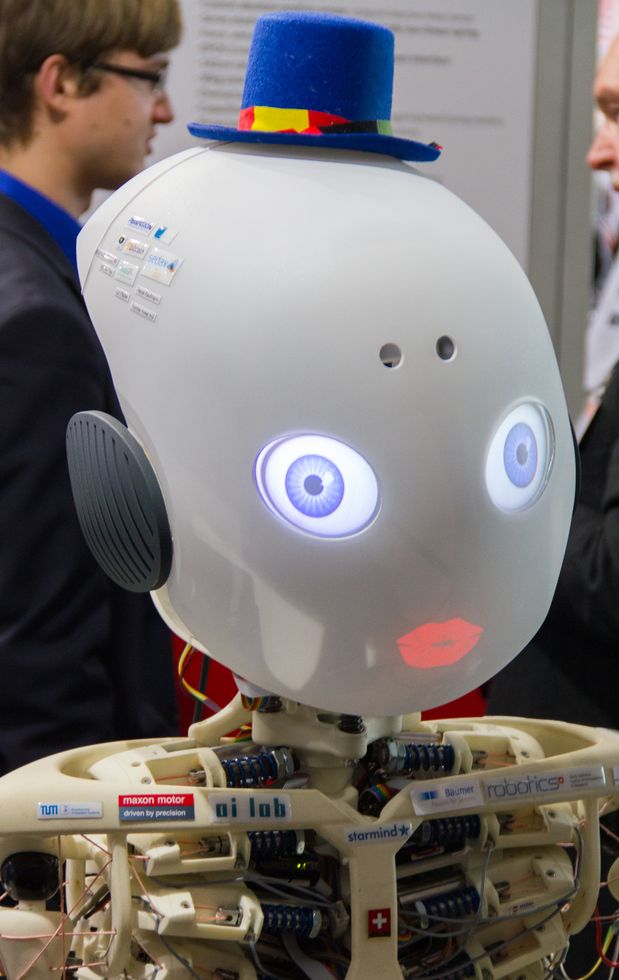 Roboter: Muskelmännchen Roboy wird rot - Golem.de