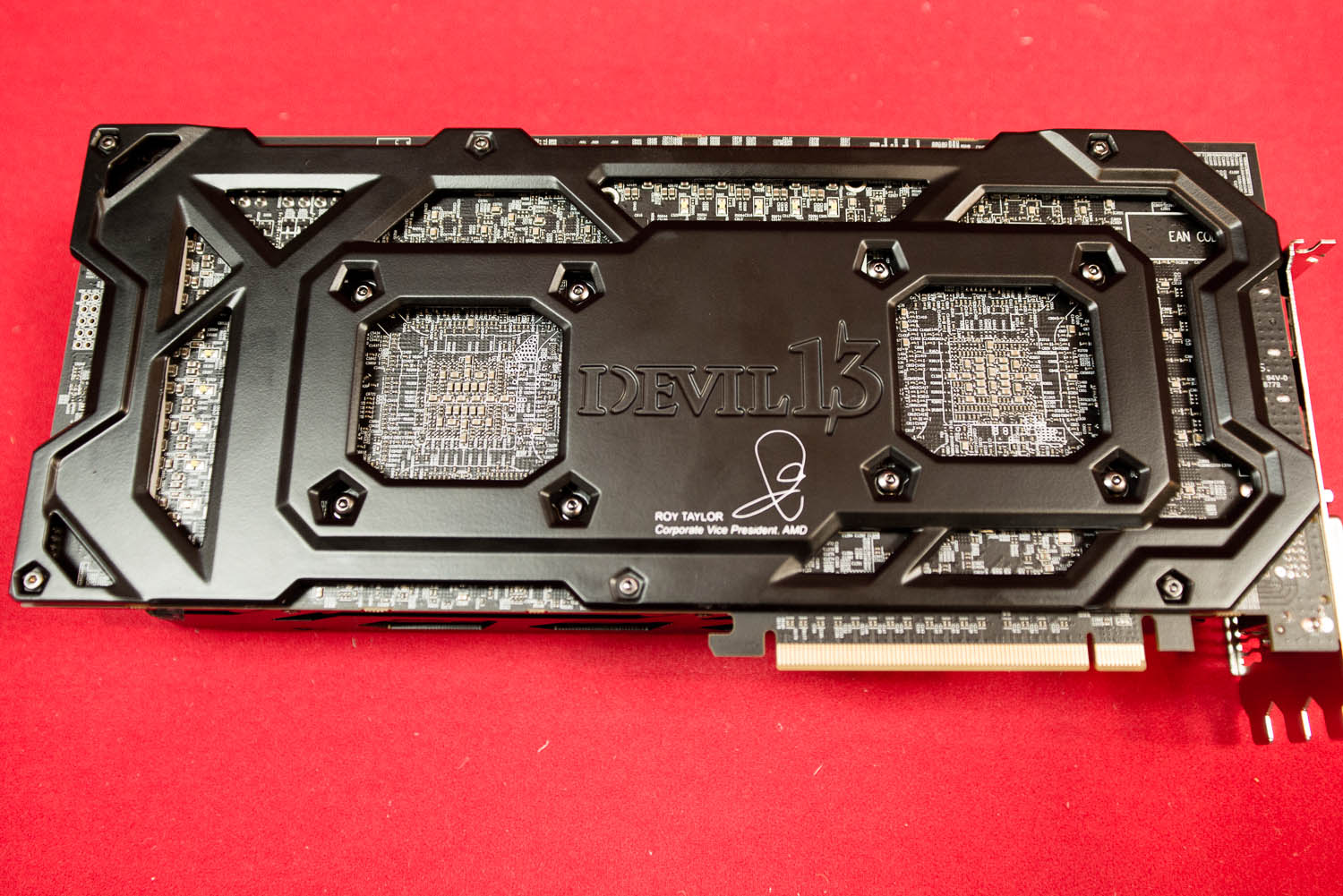 Radeon R9 290X Devil 13: Powercolor kühlt seinen 2-Kilogramm-Dual-GPU ...