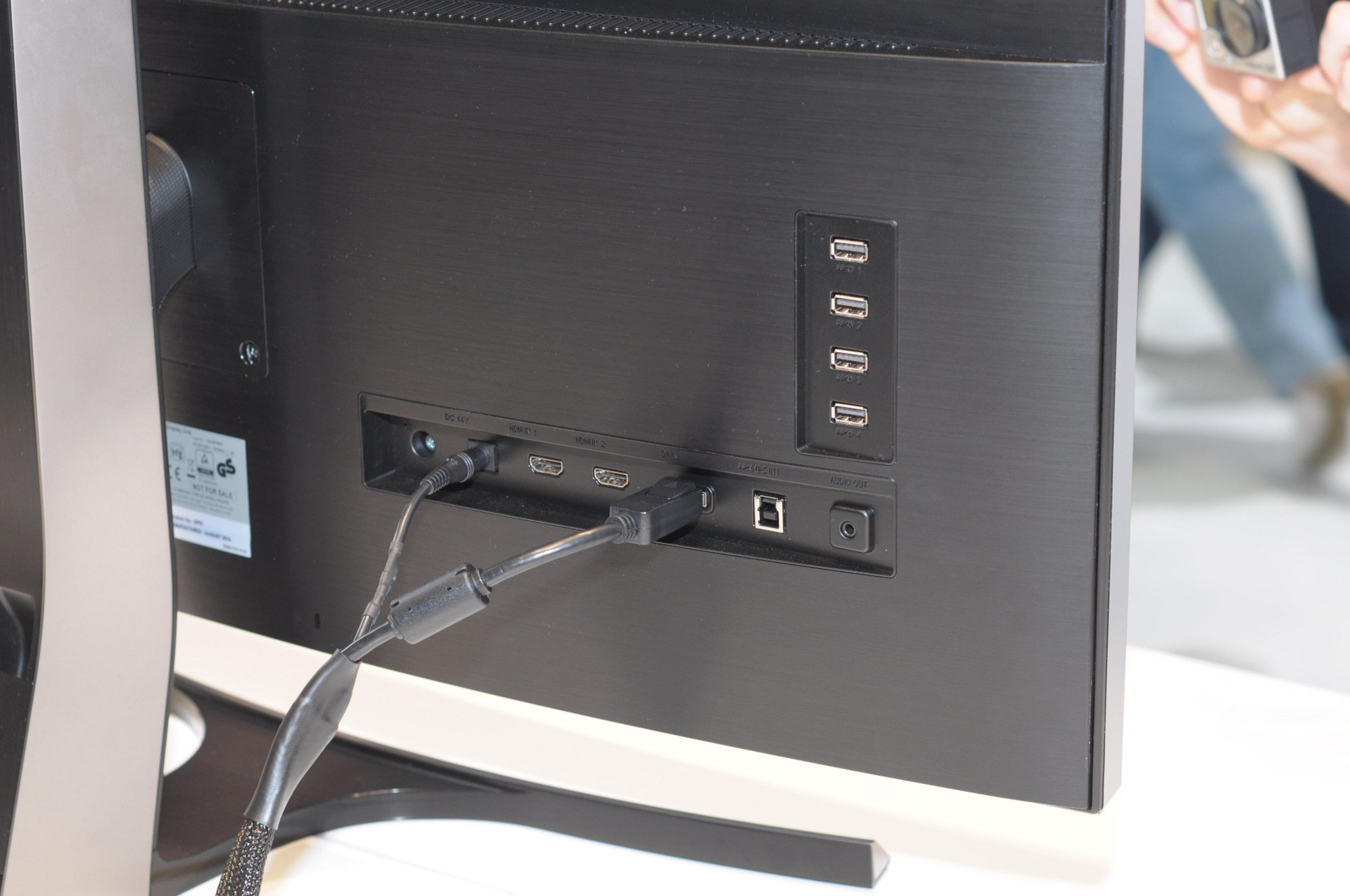 Samsung Curved Display: Gebogener 21:9-Monitor für PCs - Golem.de