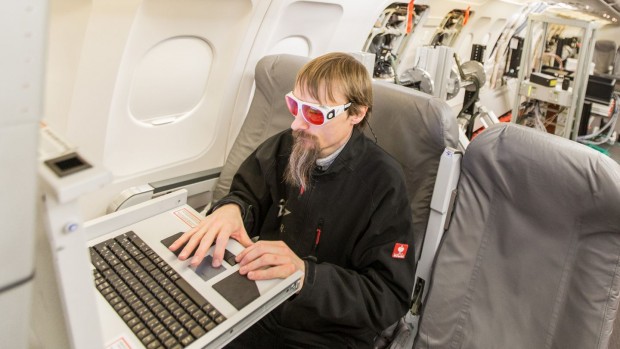 DLR-Forschungsflugzeug: Laser macht Luftströmung um die Tragfläche ...