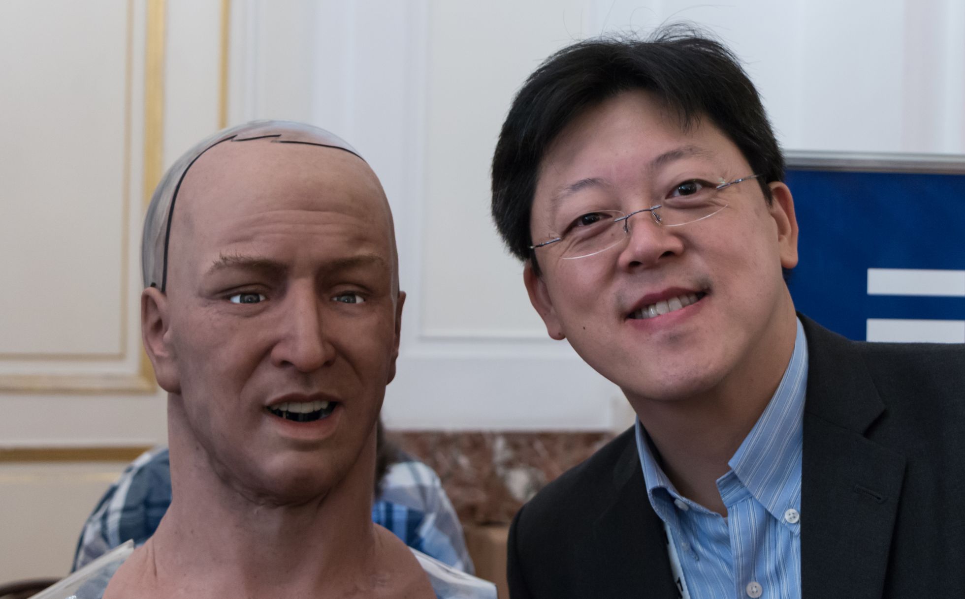 Hanson Robotics: Technik, die dir zuzwinkert - Golem.de