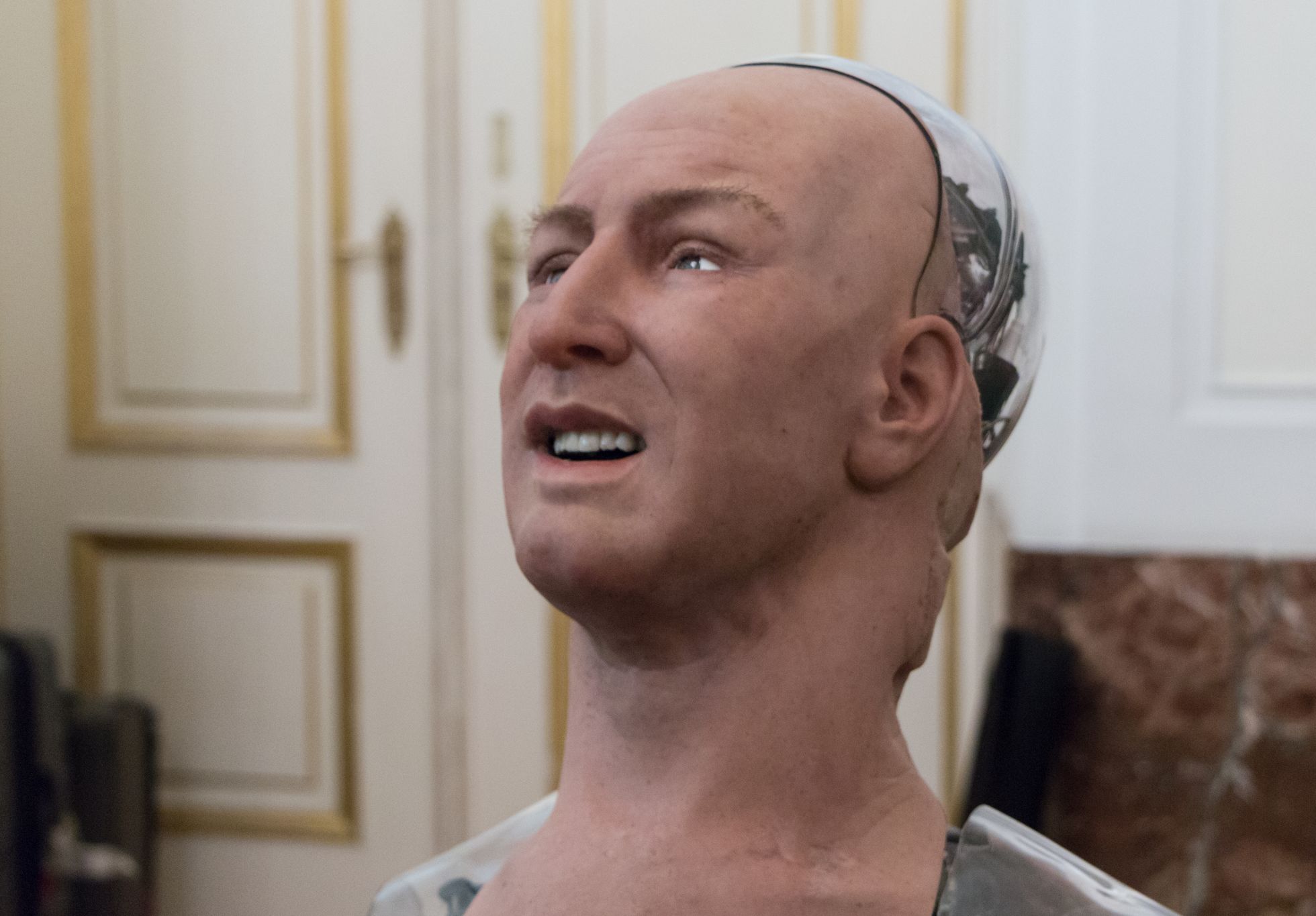 Hanson Robotics: Technik, die dir zuzwinkert - Golem.de