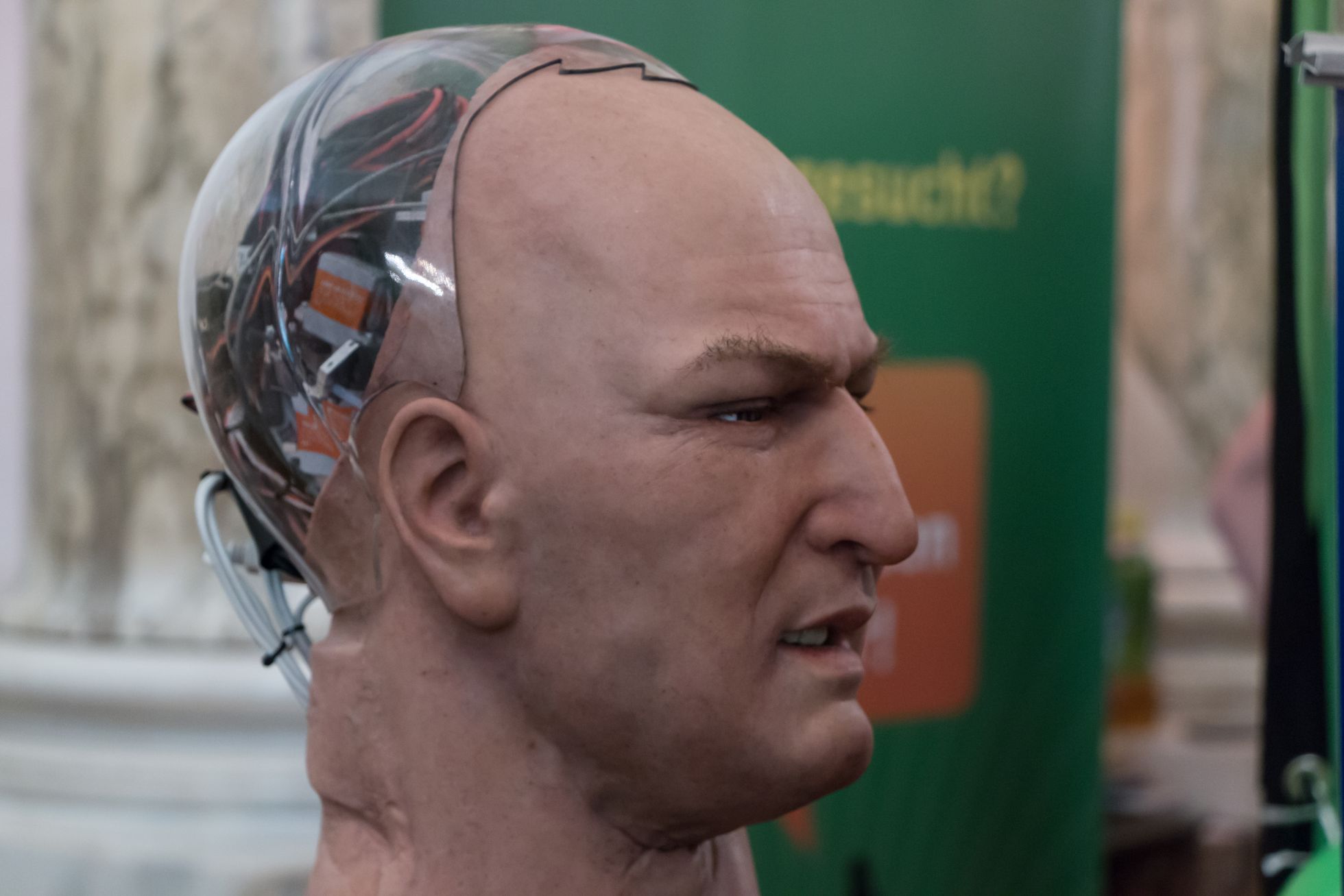 Hanson Robotics: Technik, die dir zuzwinkert - Golem.de