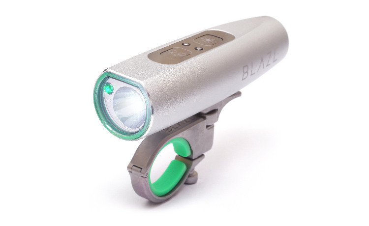 Blaze Laserlight: Fahrradscheinwerfer malt Lasermuster auf die Straße ...