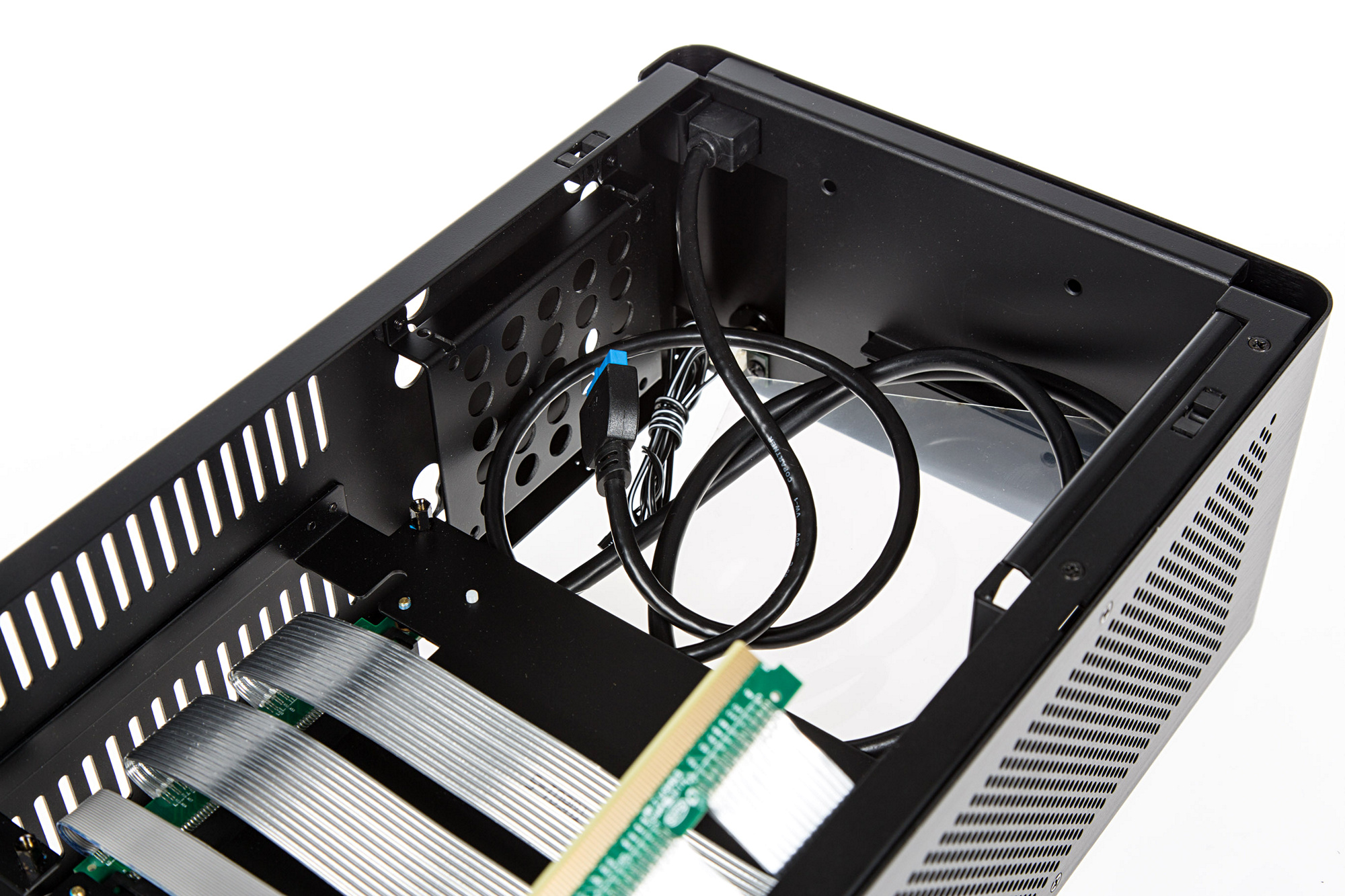 Dan Cases A4-SFX im Test: Noch kleiner kann Gaming-Hardware nicht ...