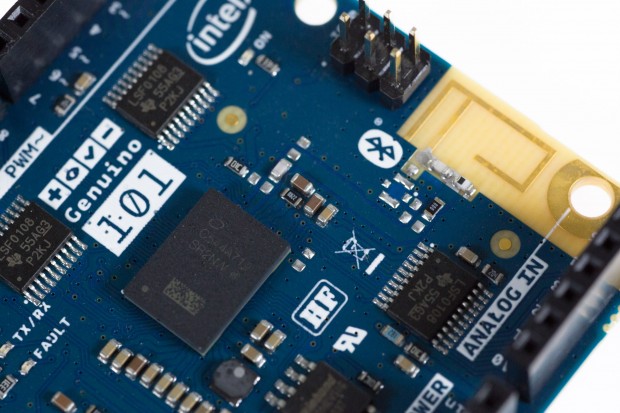 Arduino 101 angetestet: Endlich ein genuines Bastelboard von Intel ...