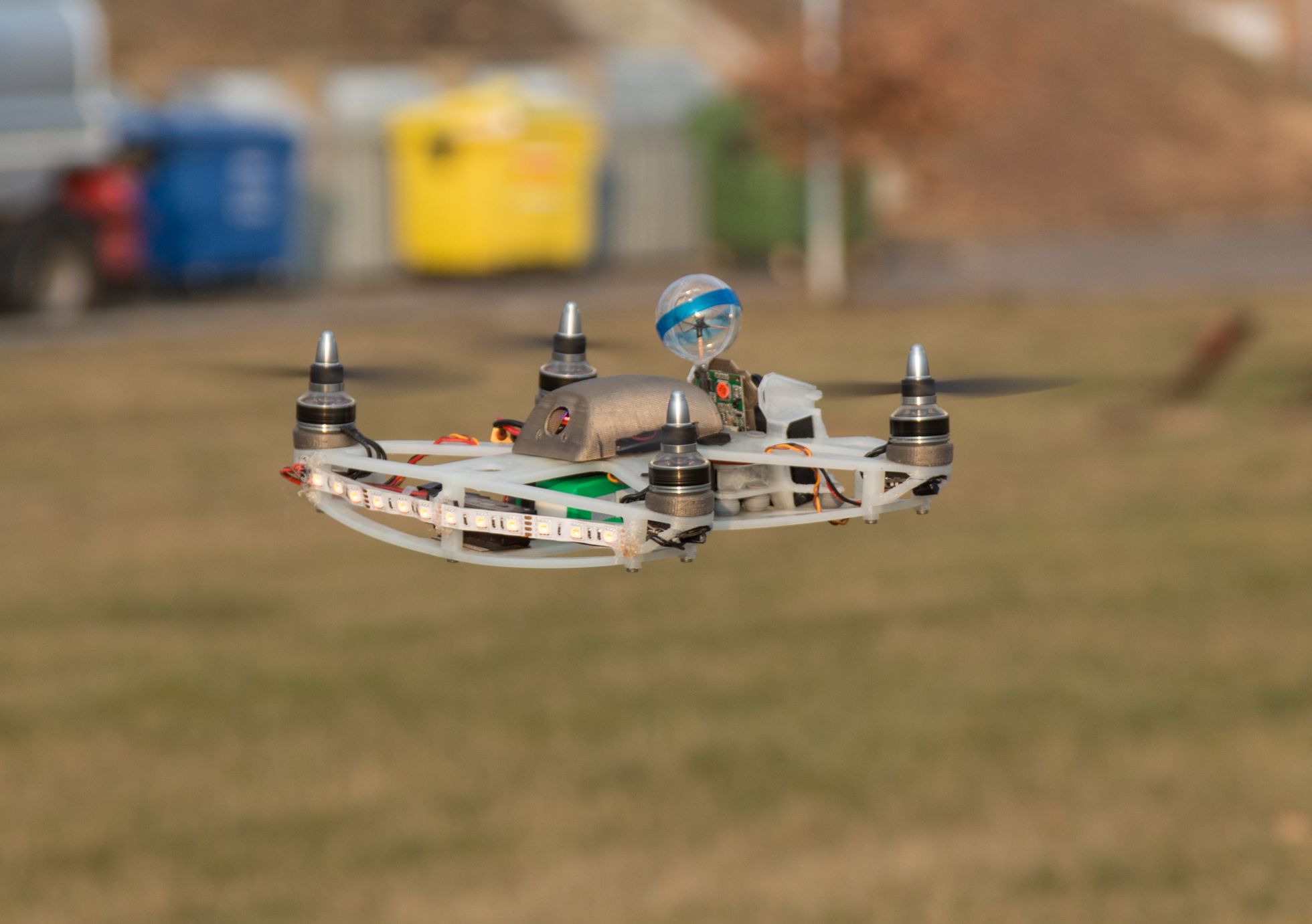 Arrow Drone: Die Renndrohne im Millennium-Falcon-Look - Golem.de