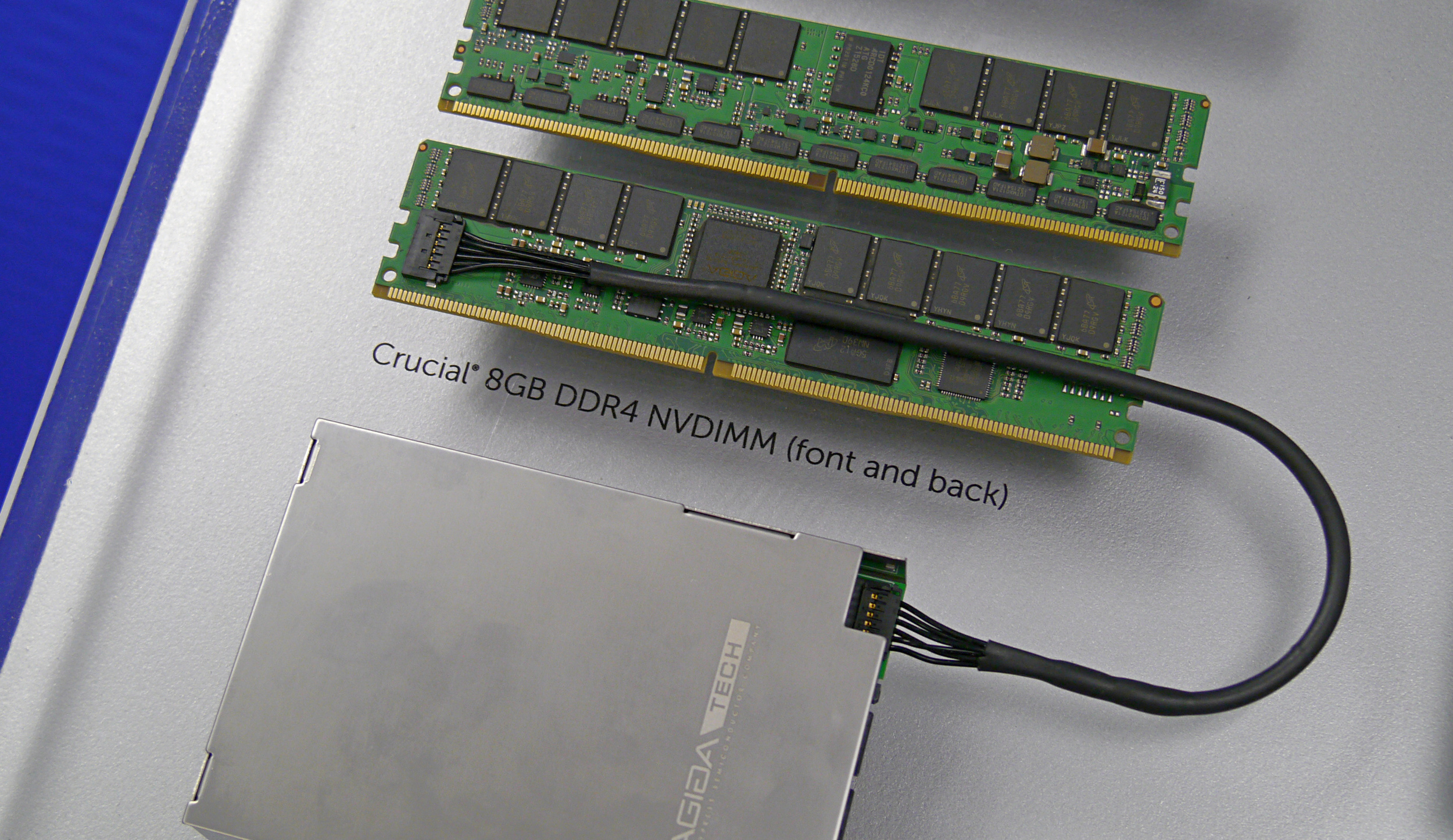 Arbeitsspeicher: Crucial liefert erste NVDIMMs mit DDR4 aus - Golem.de