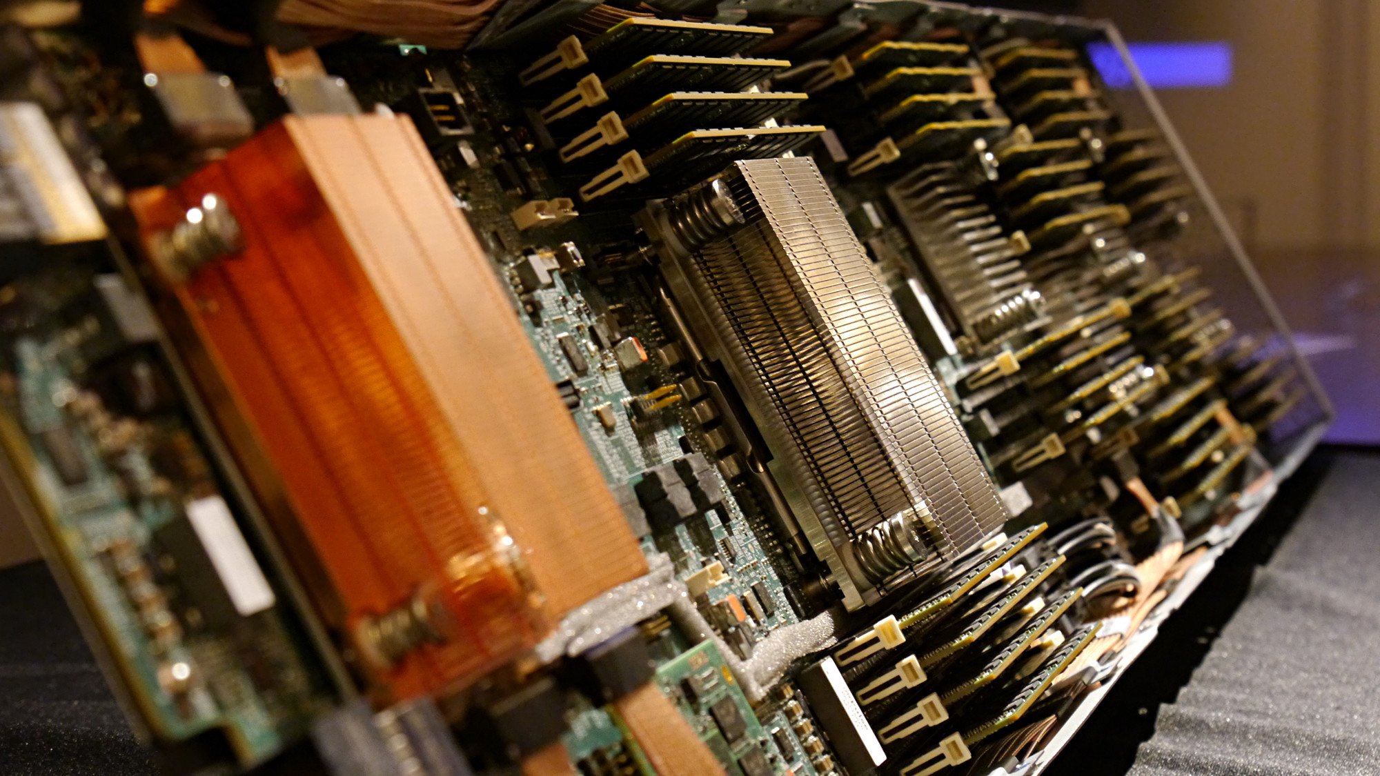 Memory-Driven Computing: HPE zeigt Prototyp von The Machine - Golem.de