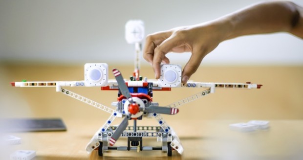 Plezmo: Elektronikbausteine spielen auch mit Lego - Golem.de