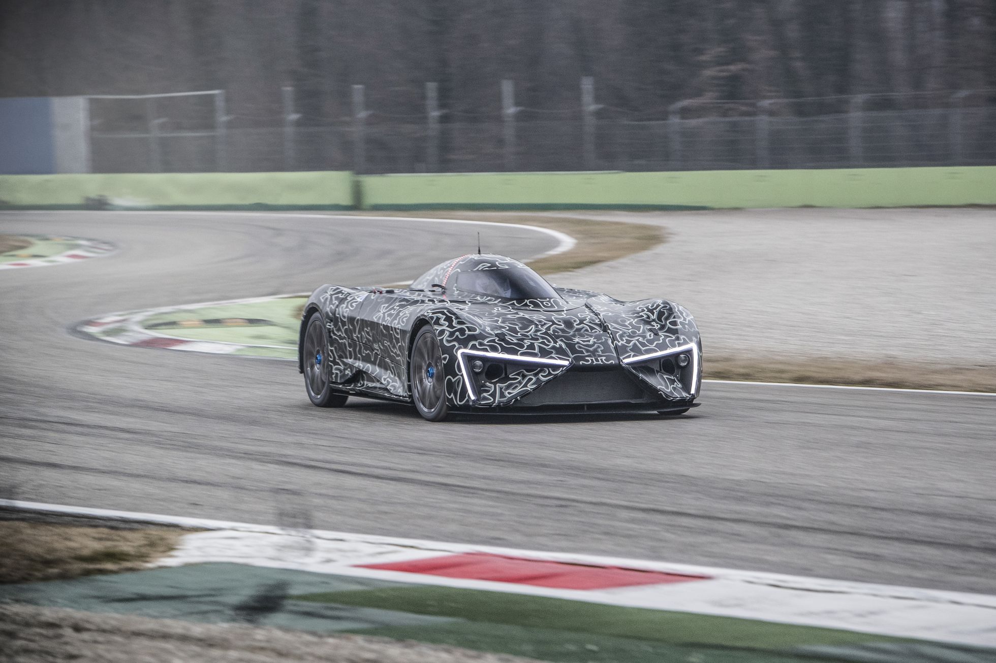 Techrules Ren: Chinesischer Supersportwagen hat sechs E-Motoren - Golem.de