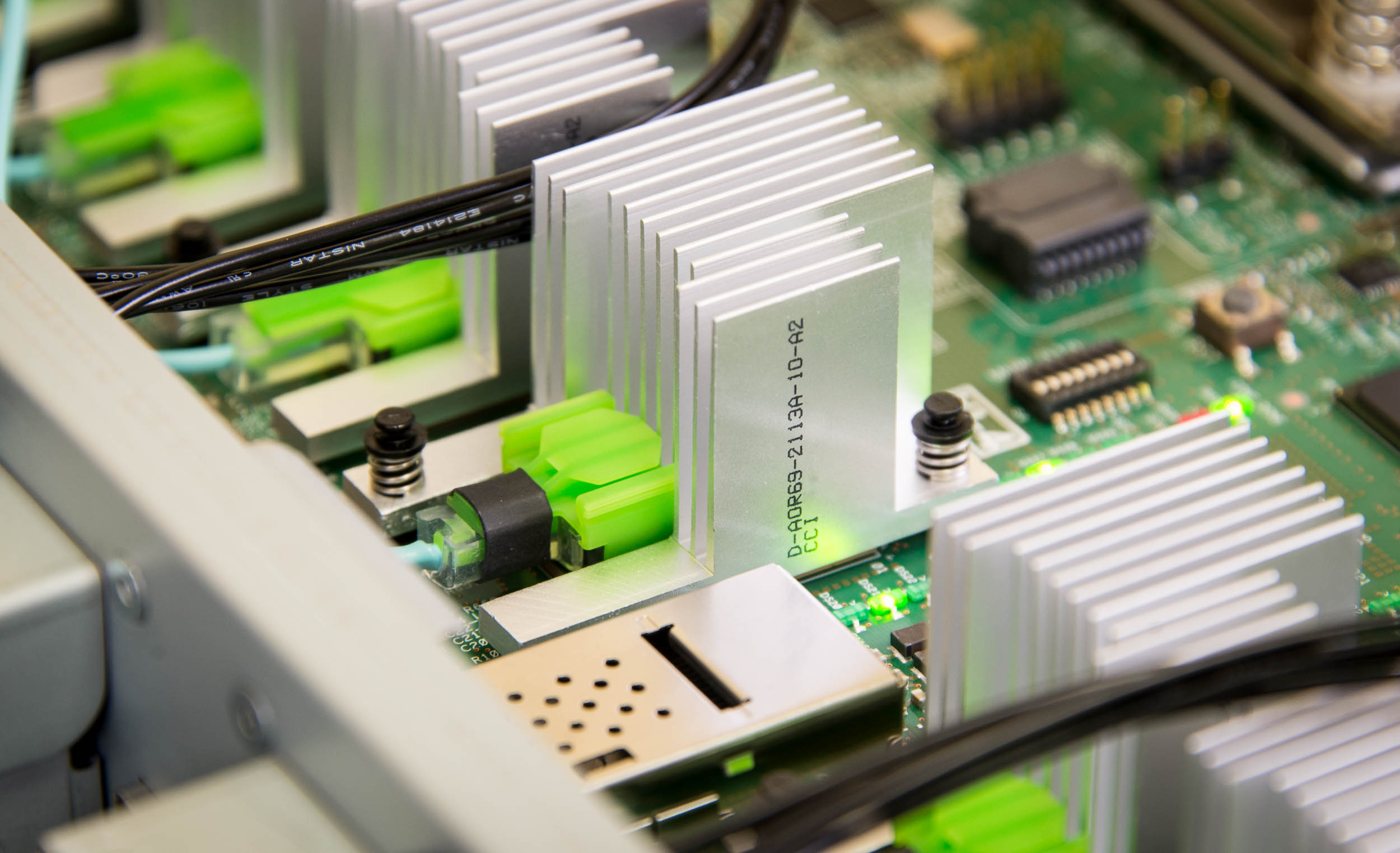 HPE: Prototyp von The Machine nutzt 160 TByte Arbeitsspeicher - Golem.de