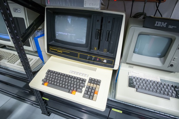 Computermuseum Stuttgart: Als Computer noch ganze Räume füllten - Golem.de