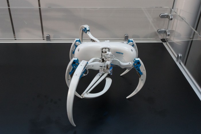 Bionic Wheel Bot: Festos Spinnenroboter rollt und läuft - Golem.de