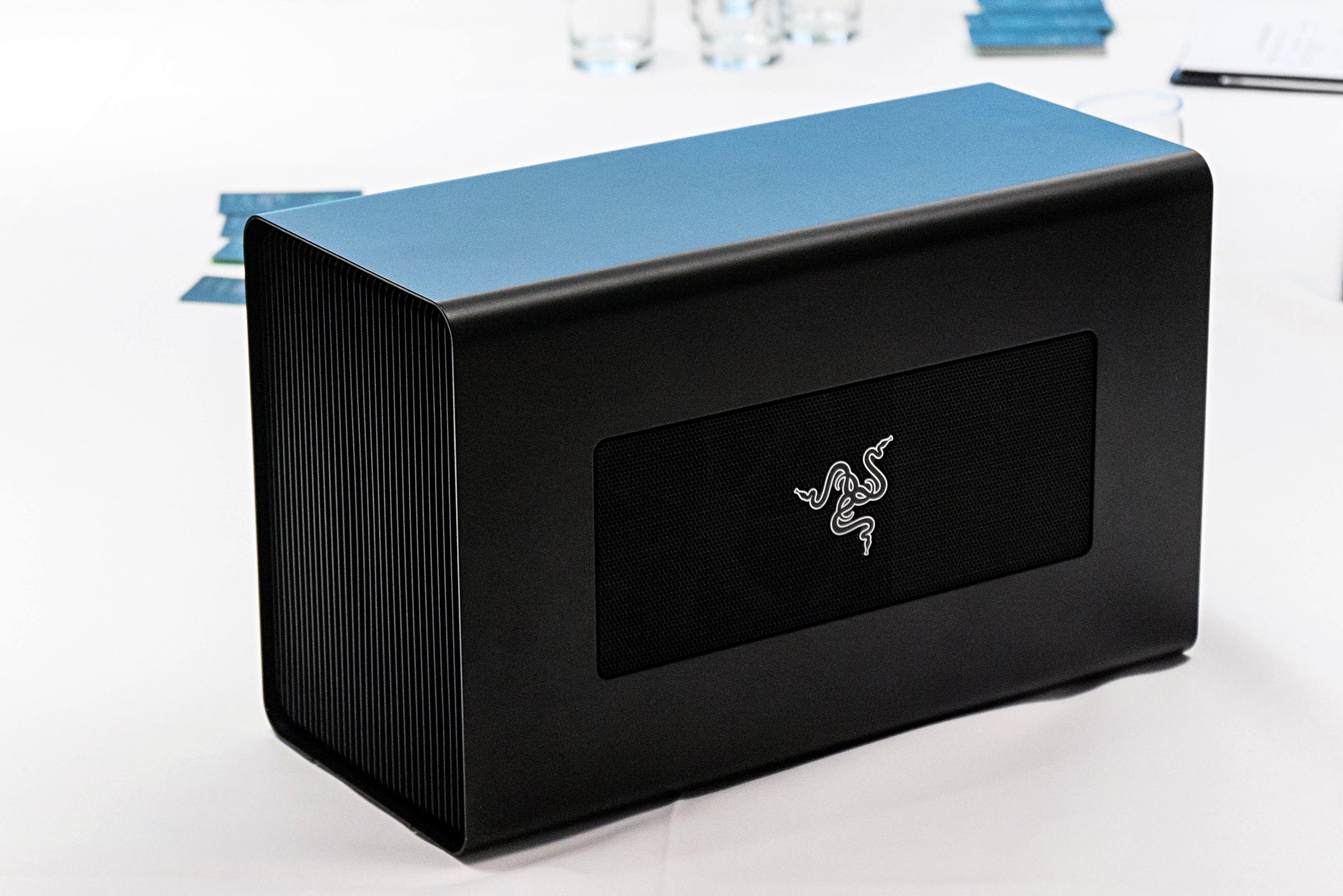 Razer Core X: eGPU-Box kostet 300 Euro - Golem.de