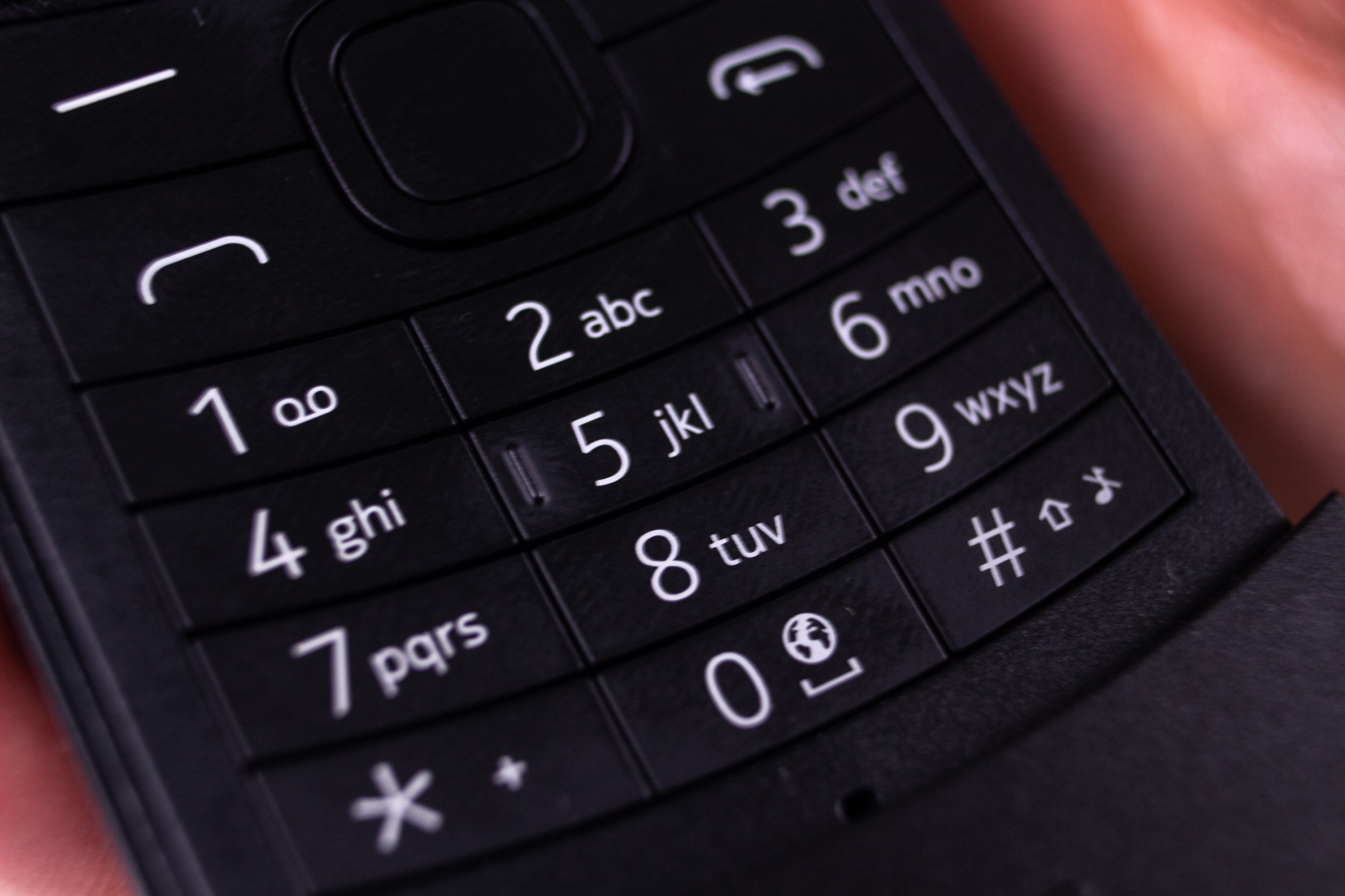 Nokia 8110 4G und Doro 7060 im Test: KaiOS-Handys sind noch kein ...