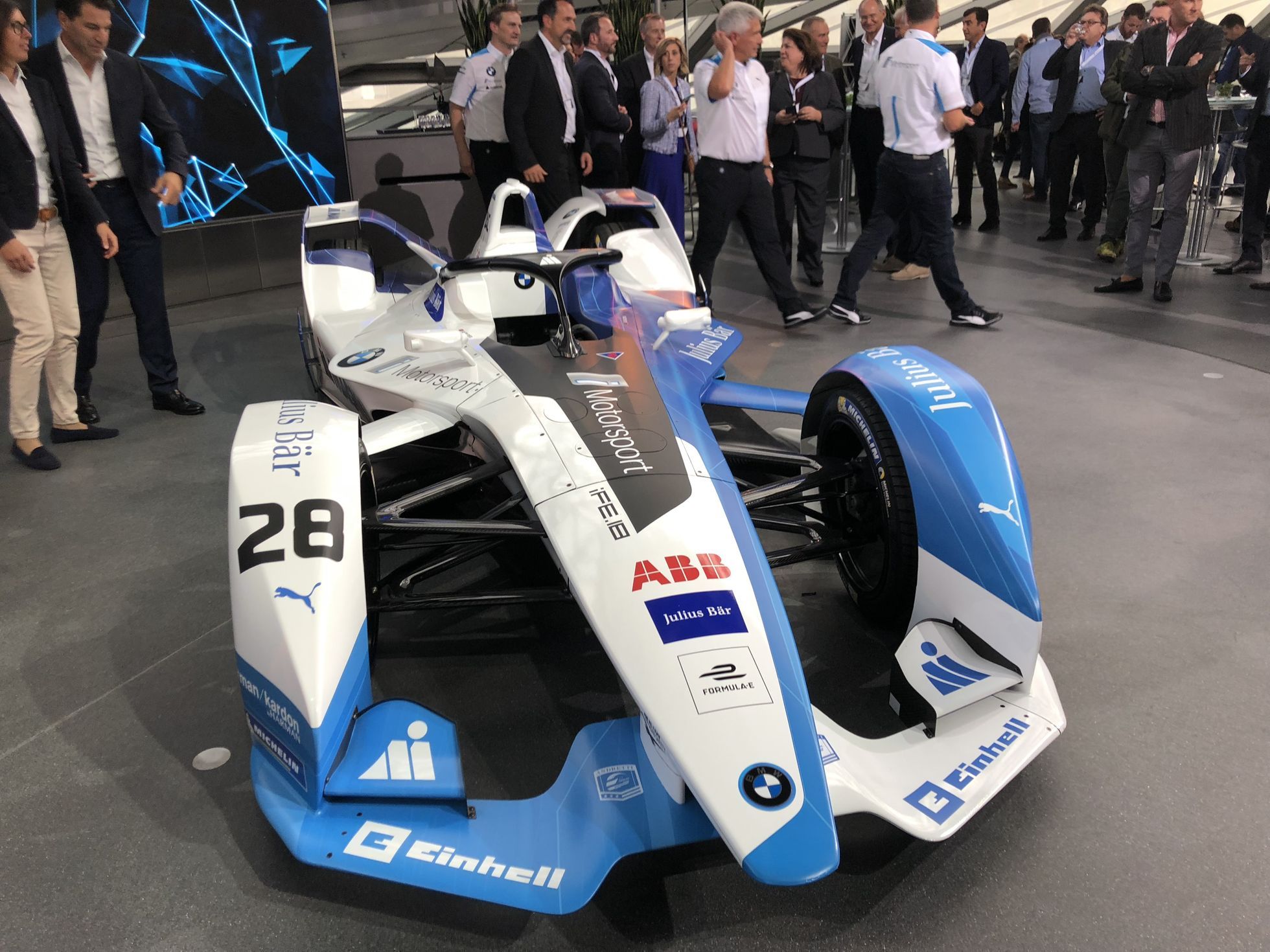 BMW-Formel-E-Rennwagen: Von der Straße auf die Rennstrecke und zurück ...