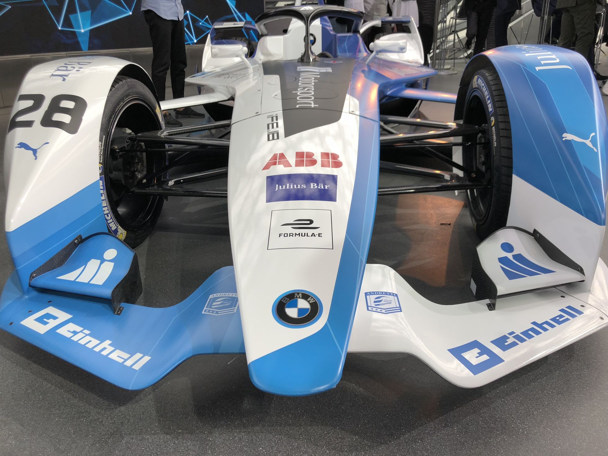 BMW-Formel-E-Rennwagen: Von der Straße auf die Rennstrecke und zurück ...