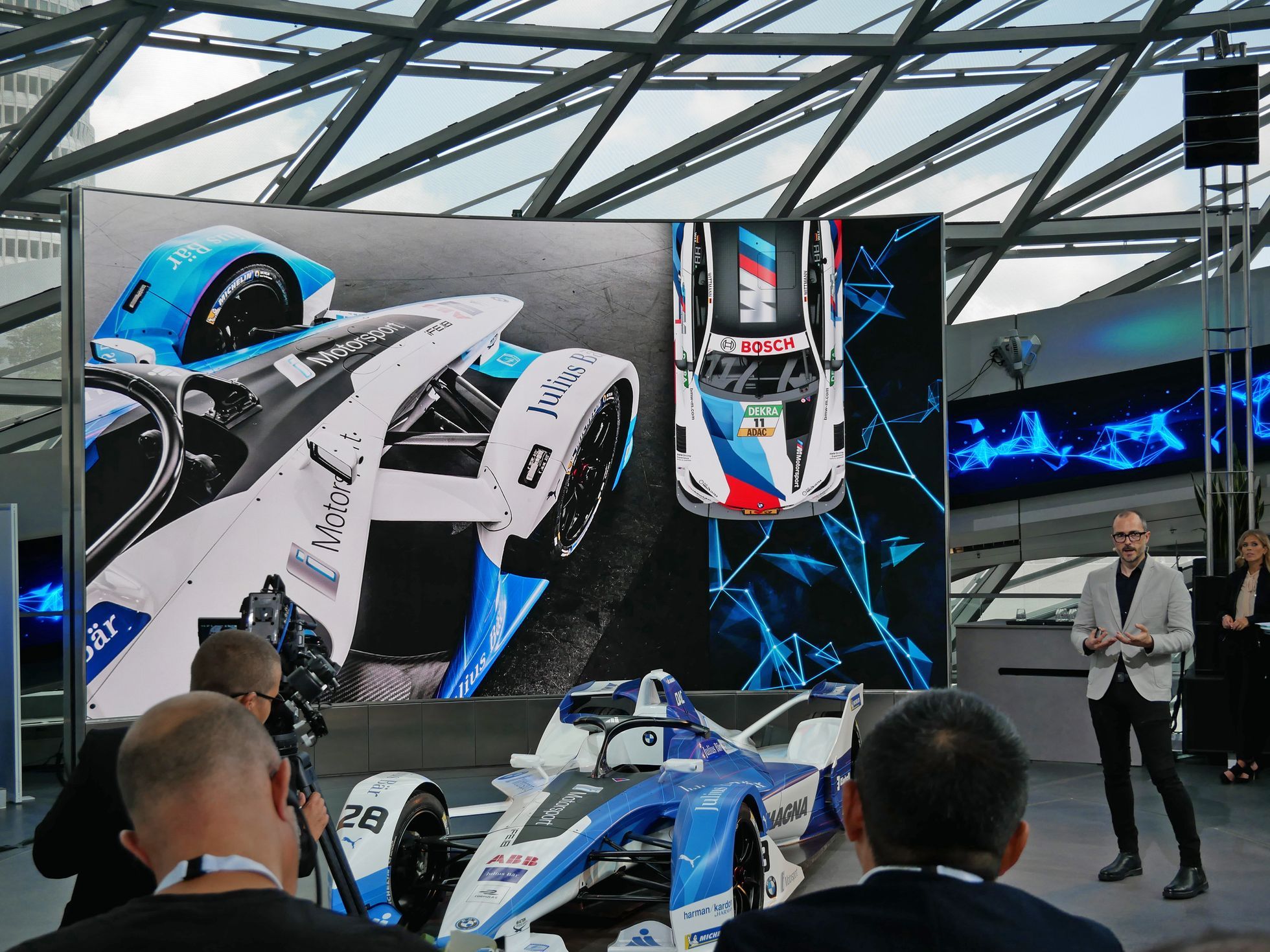 BMW-Formel-E-Rennwagen: Von der Straße auf die Rennstrecke und zurück ...