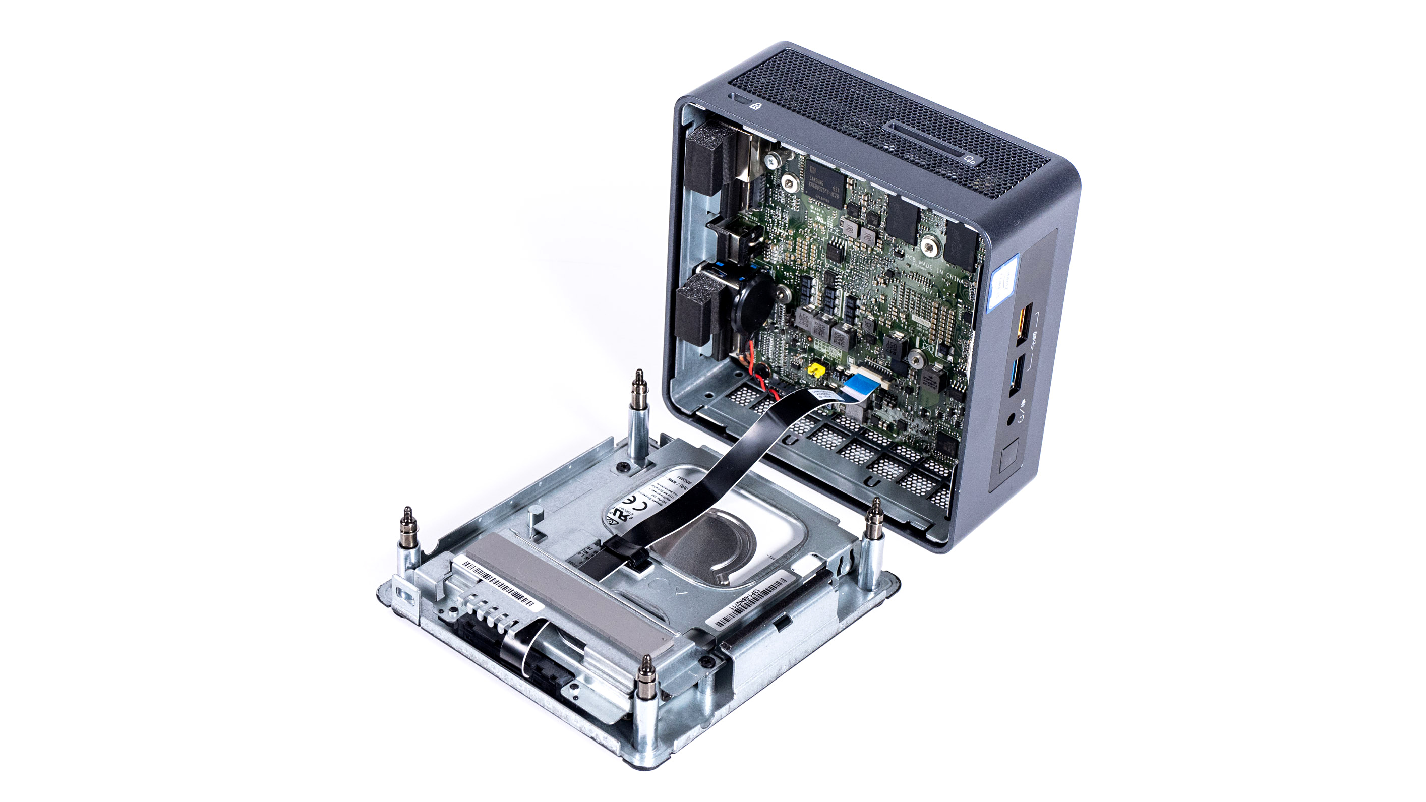 NUC8 (Crimson Canyon) im Test: AMD rettet Intels 10-nm-Minirechner ...