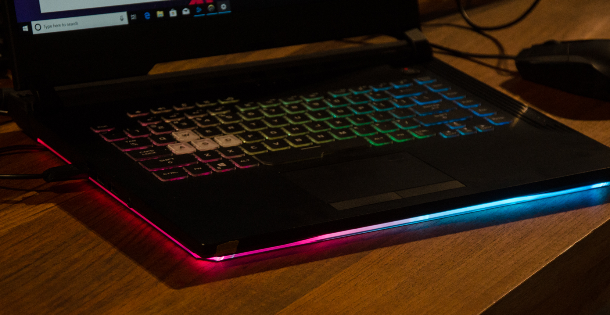 Mehr RGB bei ROG Strix Scar - Gaming-Notebooks: Asus ROG mit Core i9 ...