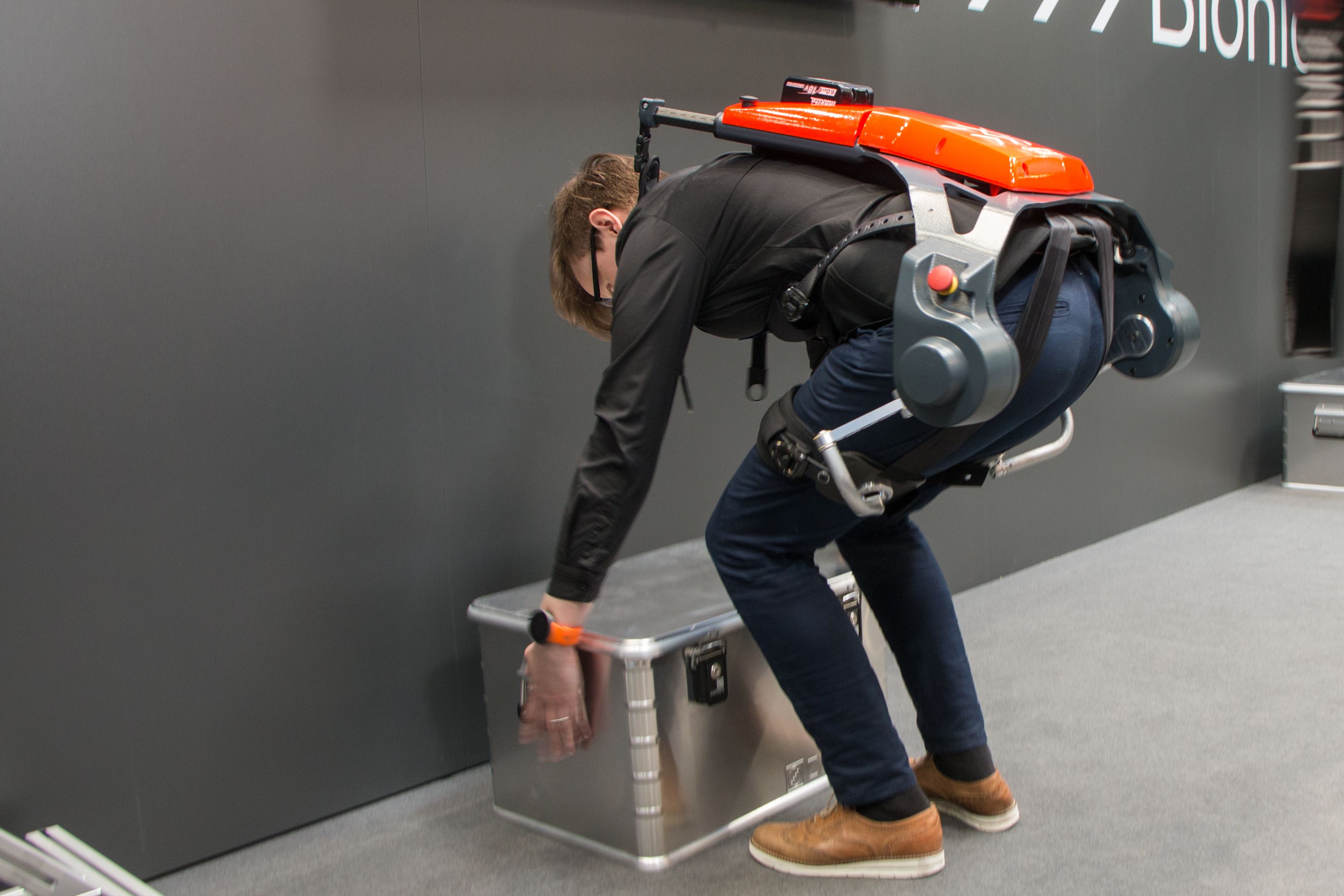 German Bionic: Aktives Exoskelett Cray X hilft beim Heben - Golem.de