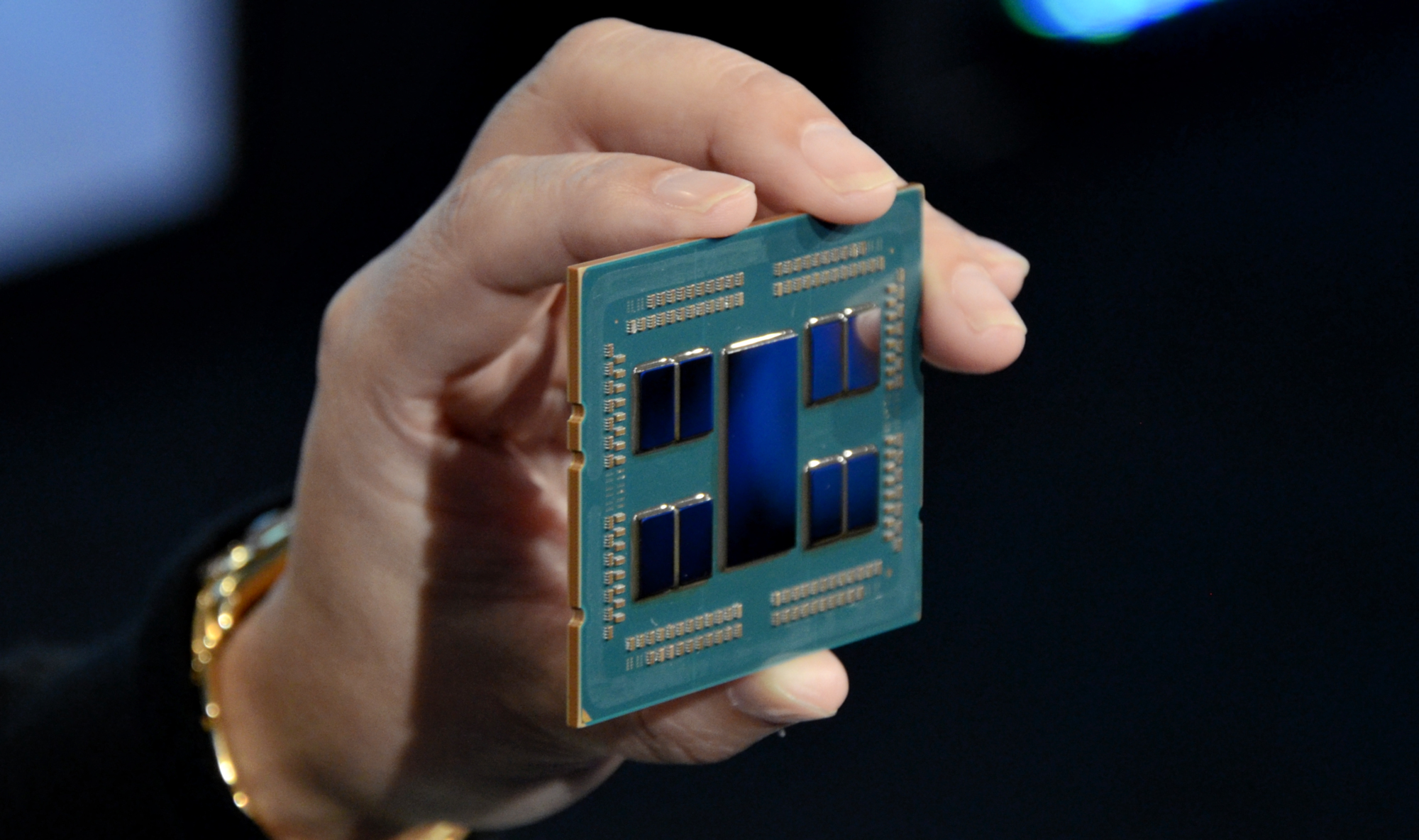 Doppelte Leistung zum halben Preis - Epyc 7002 alias Rome: AMDs 64 ...