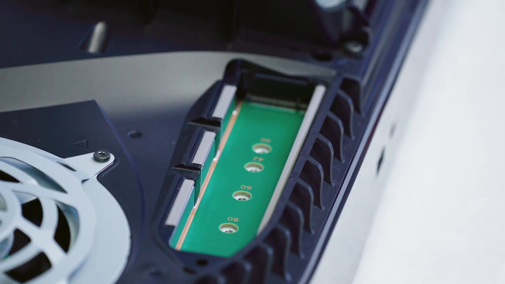 Sony-Teardown: Playstation 5 nutzt Flüssigmetall - Golem.de