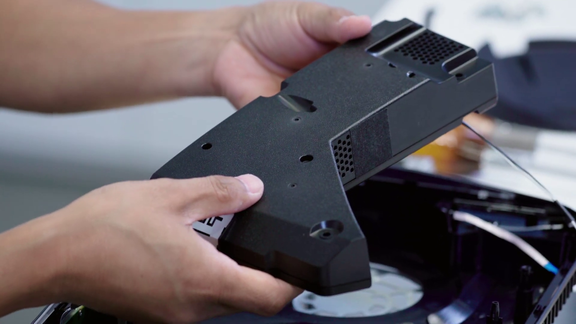 Sony-Teardown: Playstation 5 nutzt Flüssigmetall - Golem.de