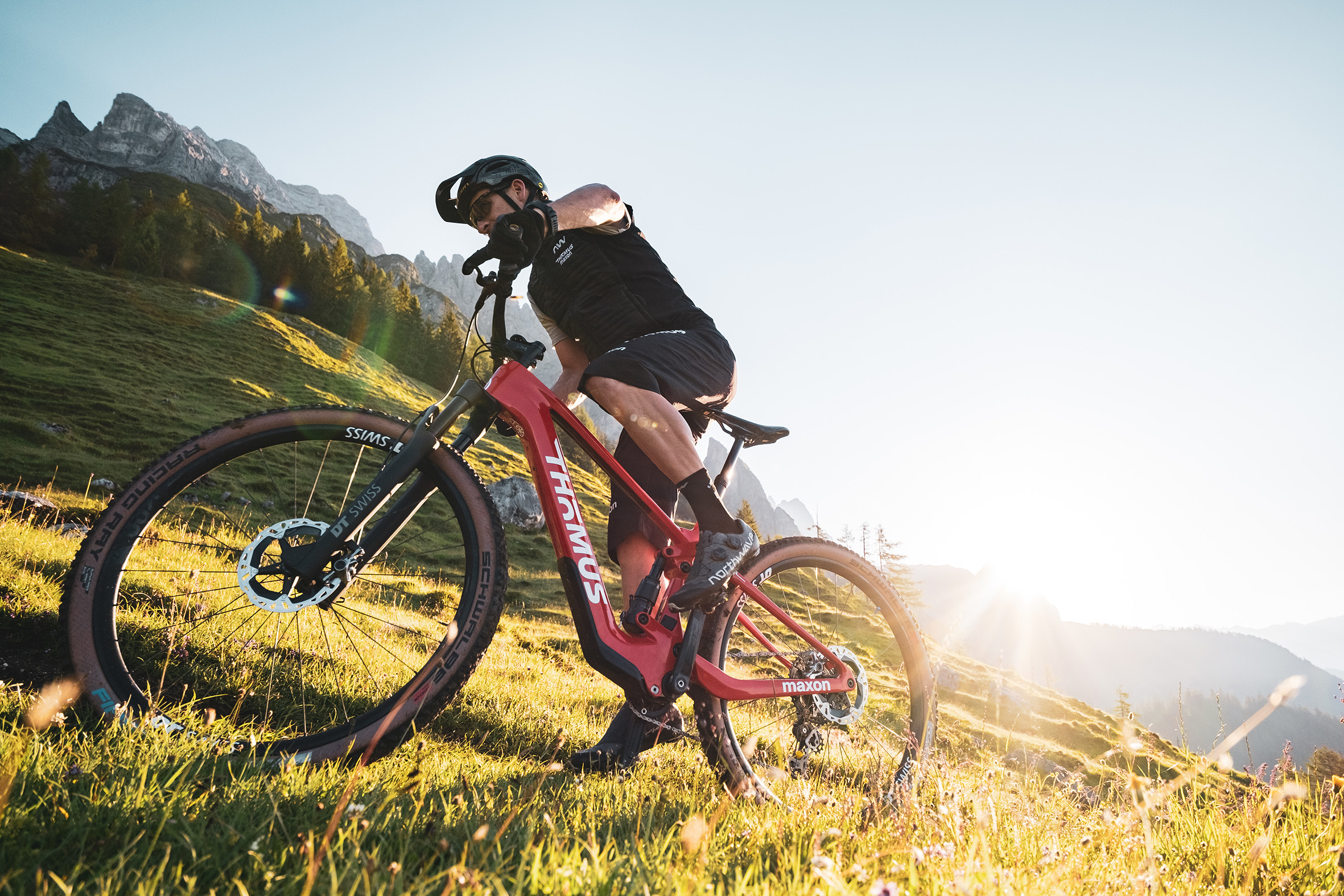 Thömus Lightrider E Ultimate: Vollgefedertes E-Mountainbike soll nur 14 ...
