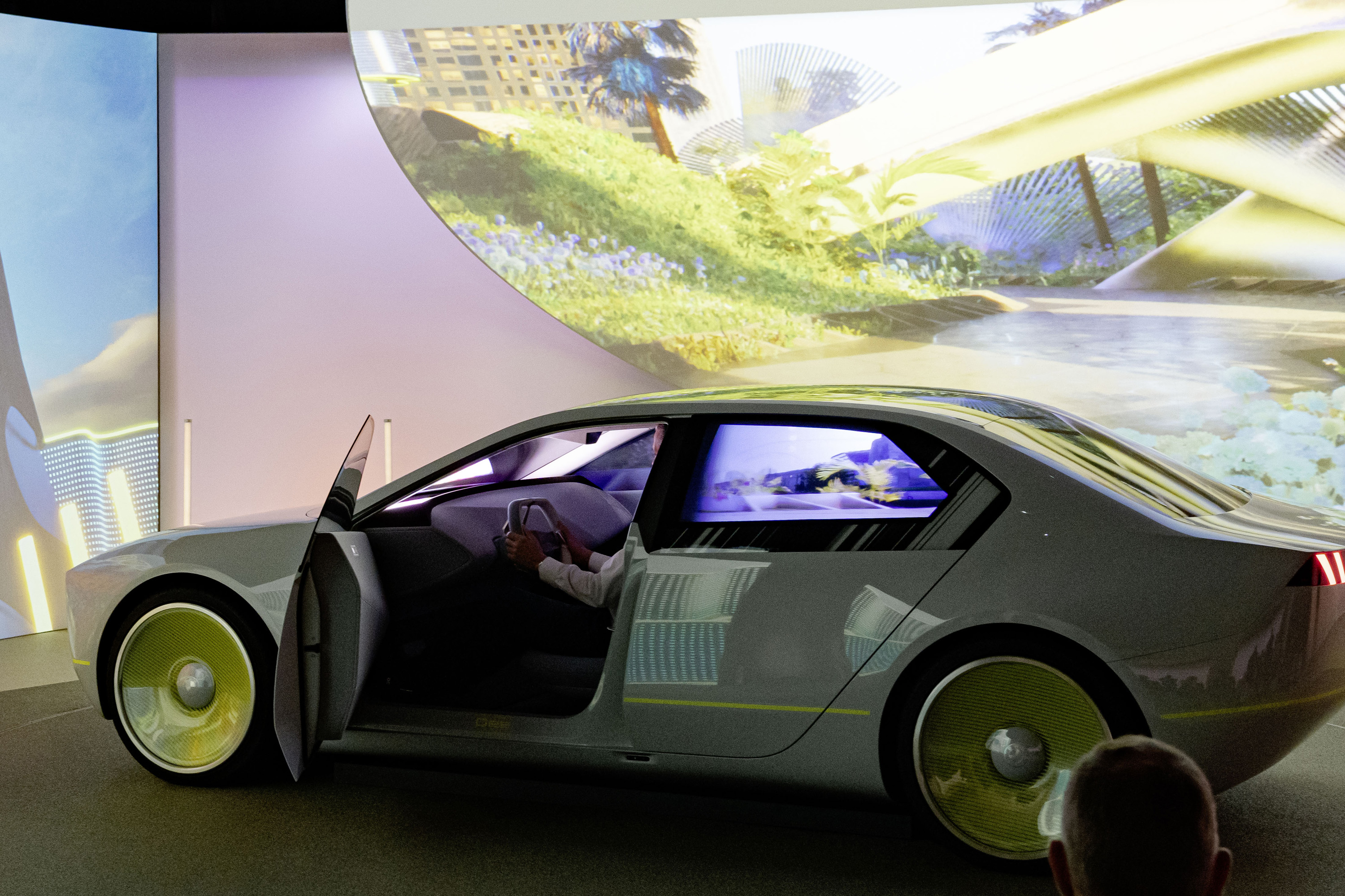 BMW-Studie iVision Dee: Das Metaverse auf vier Rädern - Golem.de