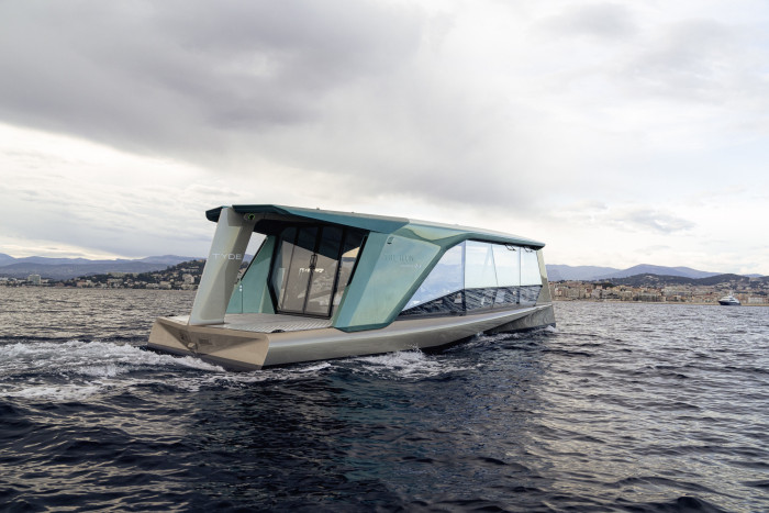 The Icon: BMW stellte Elektroboot mit Hydrofoils vor - Golem.de