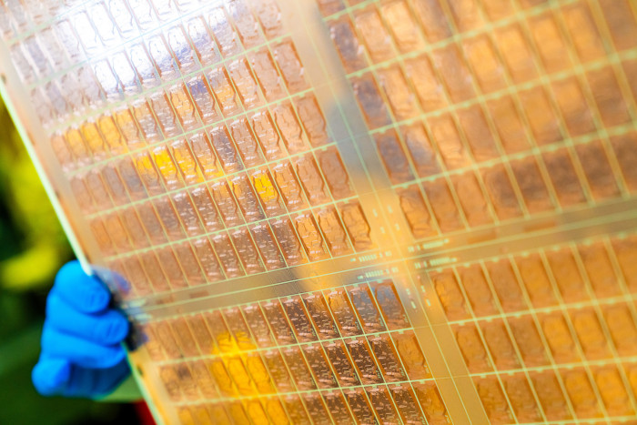 Besser als Glasfaser: Intel stellt Glassubstrate für Chip-Packages vor ...