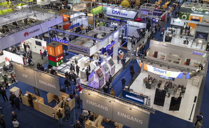 Solar Solutions: Wer macht eigentlich die Panels sauber? - Golem.de