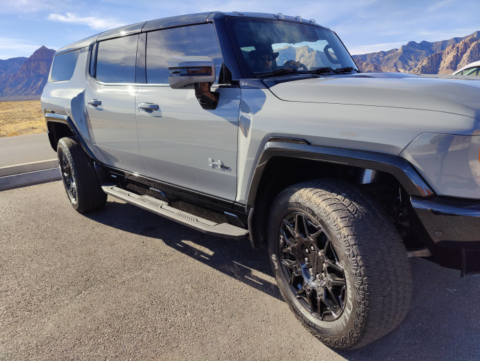 Wie fährt sich der riesige und schwere Hummer EV SUV?